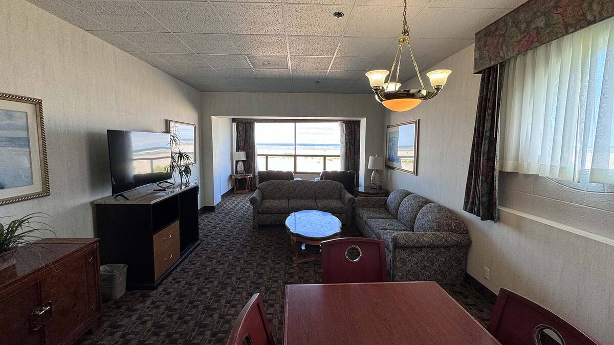 2 Rooms King Suite with Moderate Ocean View | Promenade Inn & Suites