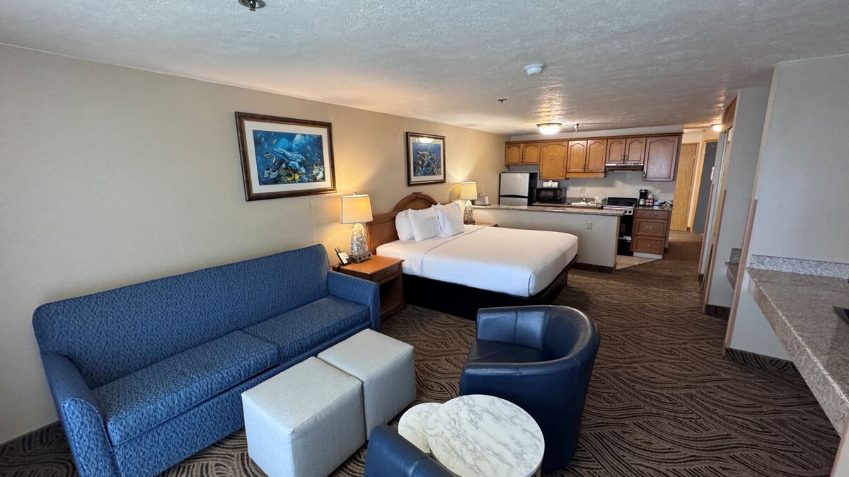 Single King Moderate Ocean View-Balcony and Kitchen | Promenade Inn ...