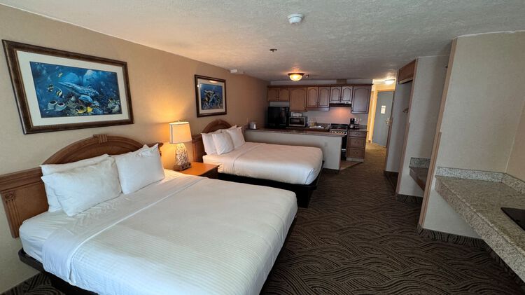 Two Queens Premium Ocean View-Balcony and Kitchen | Promenade Inn & Suites